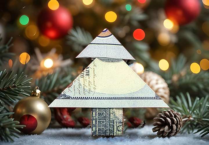 Fold banknotes into a Christmas tree: Instructions with photos and video