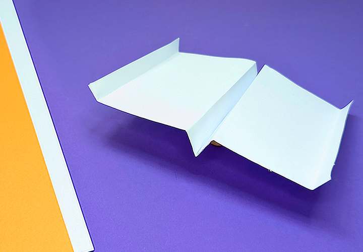 Papierflieger Bumerang basteln: Rückkehrender Flieger mit Video und Fotos